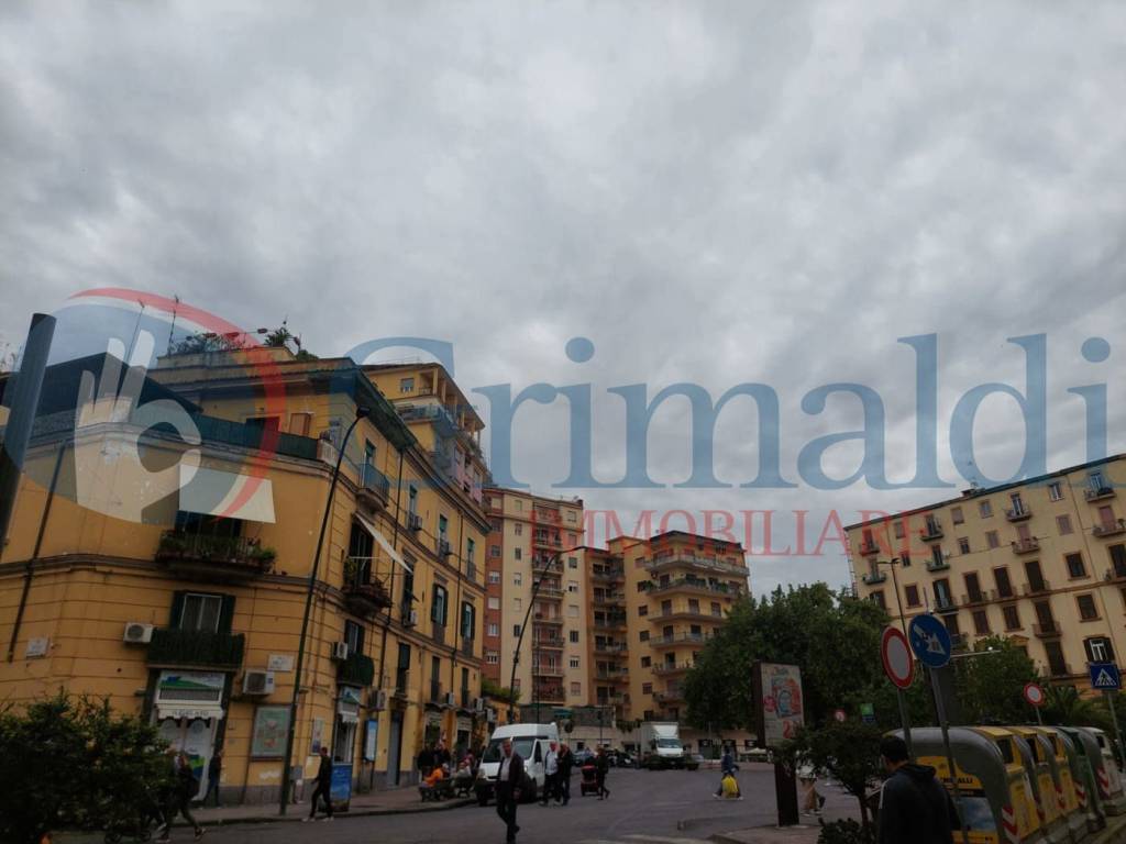 Vendita Appartamento Napoli. Trilocale in piazza degli artisti. Buono ...