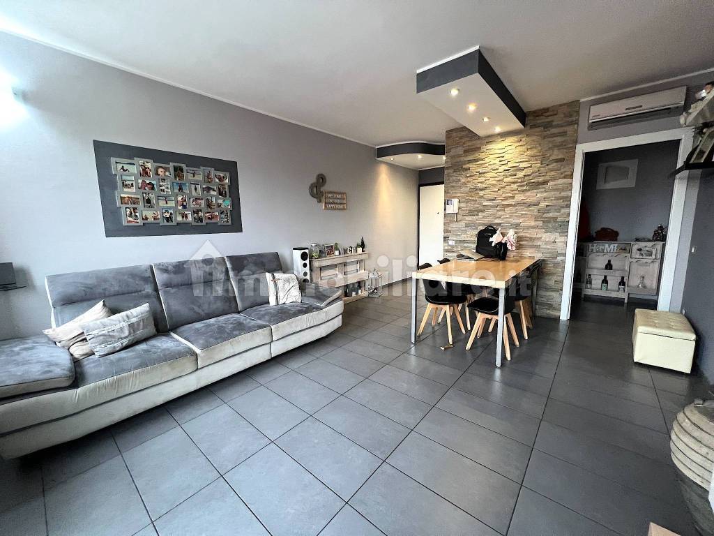 Vendita Appartamento Turate. Trilocale in via Guglielmo Marconi 33. Ottimo stato, su più livelli ...