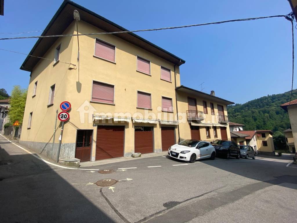 Vendita Appartamento Cremenaga. Trilocale in via Mirocleto Spaini ...