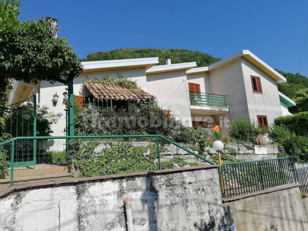 Vendita Villa bifamiliare Monteforte Irpino. Buono stato, posto auto ...