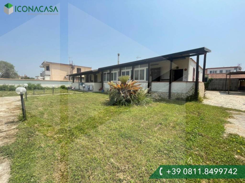 Vendita Villa a schiera in via Cuma Licola Pozzuoli. Da ristrutturare ...