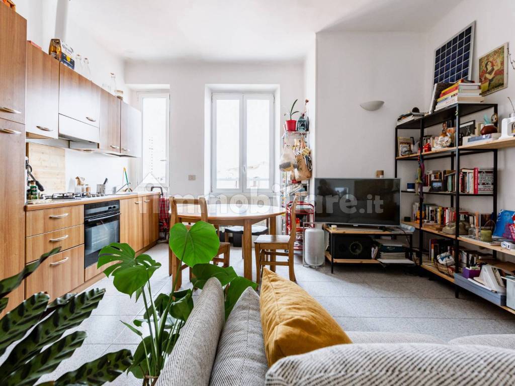 Rent Apartment Milan. 2-room flat in via Piacenza 7. Good condition ...