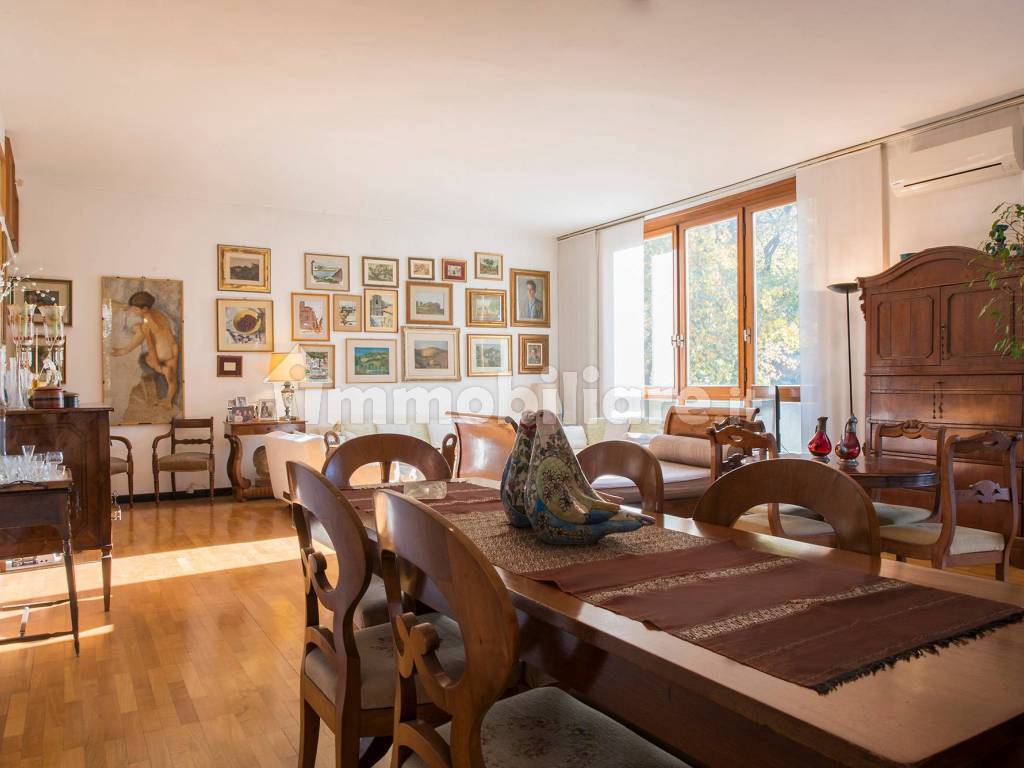 Sale Apartment Segrate. 4-room flat in Residenza Campo. Good condition ...