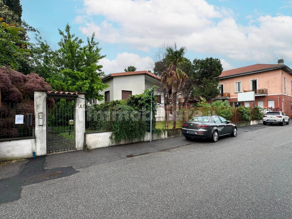 Vendita Villa unifamiliare in via Ettore Fieramosca 6 Monza. Buono ...