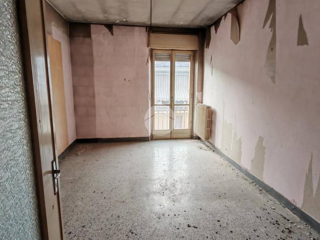 Vendita Appartamento Asti. Trilocale in via Grassi 71. Da ristrutturare ...