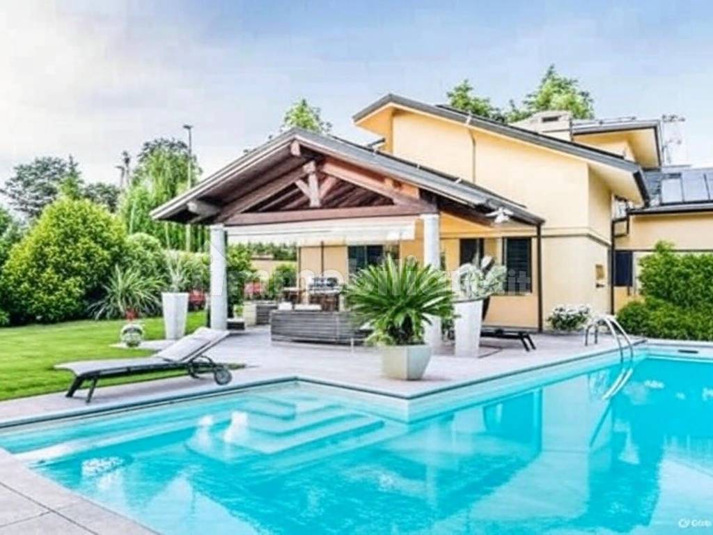 Vendita Villa unifamiliare in via Aristotele Parabiago. Buono stato ...