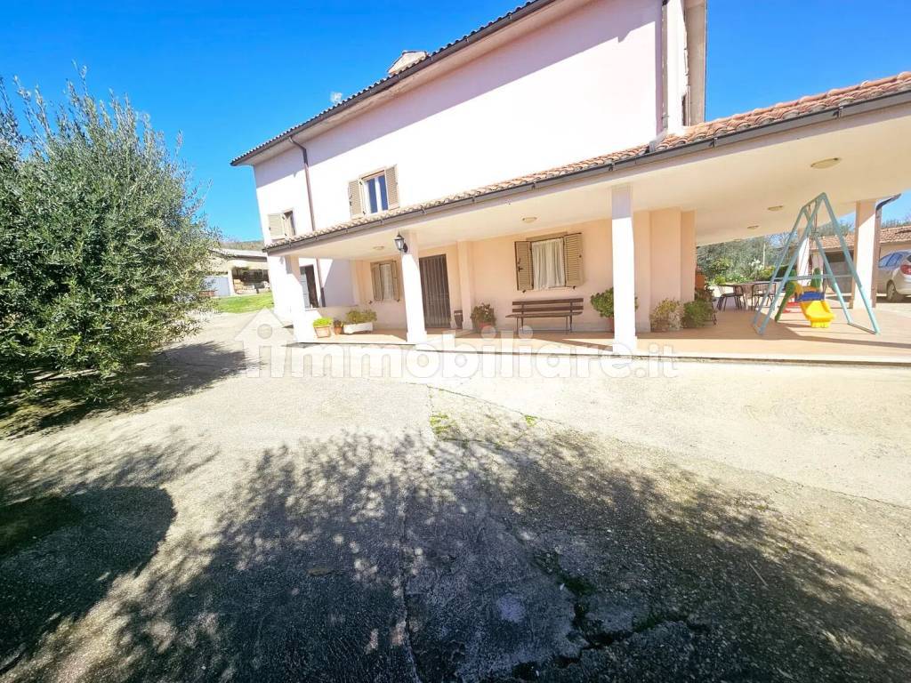 Vendita Villa unifamiliare in Località Caldare Orte. Buono stato, posto ...