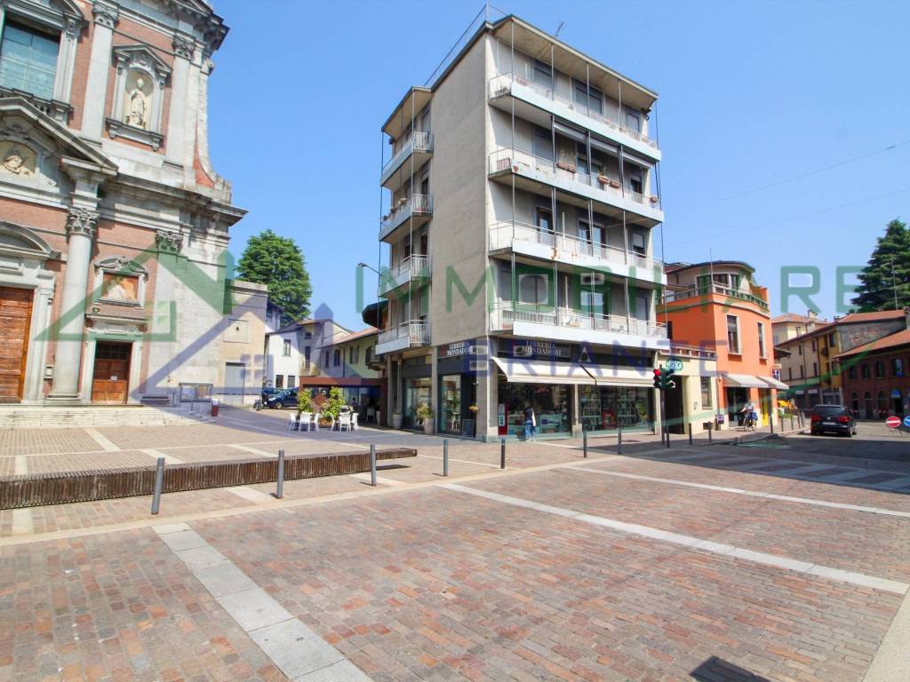 Vendita Appartamento Somma Lombardo. Trilocale in via Milano 10. Buono ...