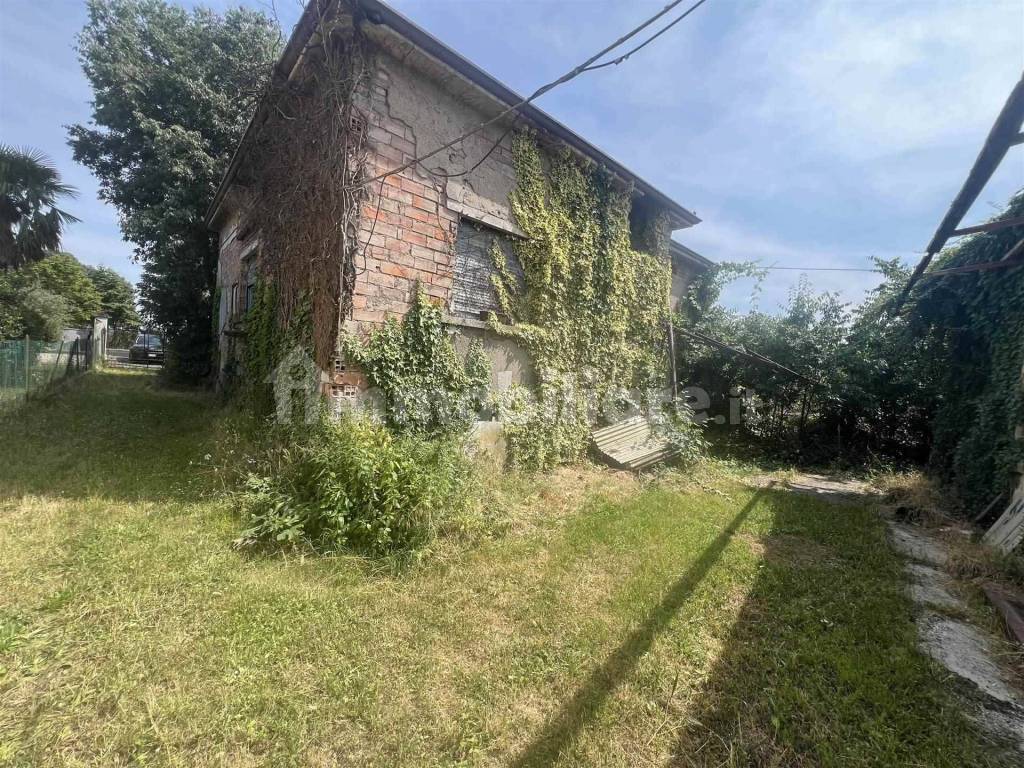 Vendita Villa unifamiliare Caravaggio. Da ristrutturare, riscaldamento ...