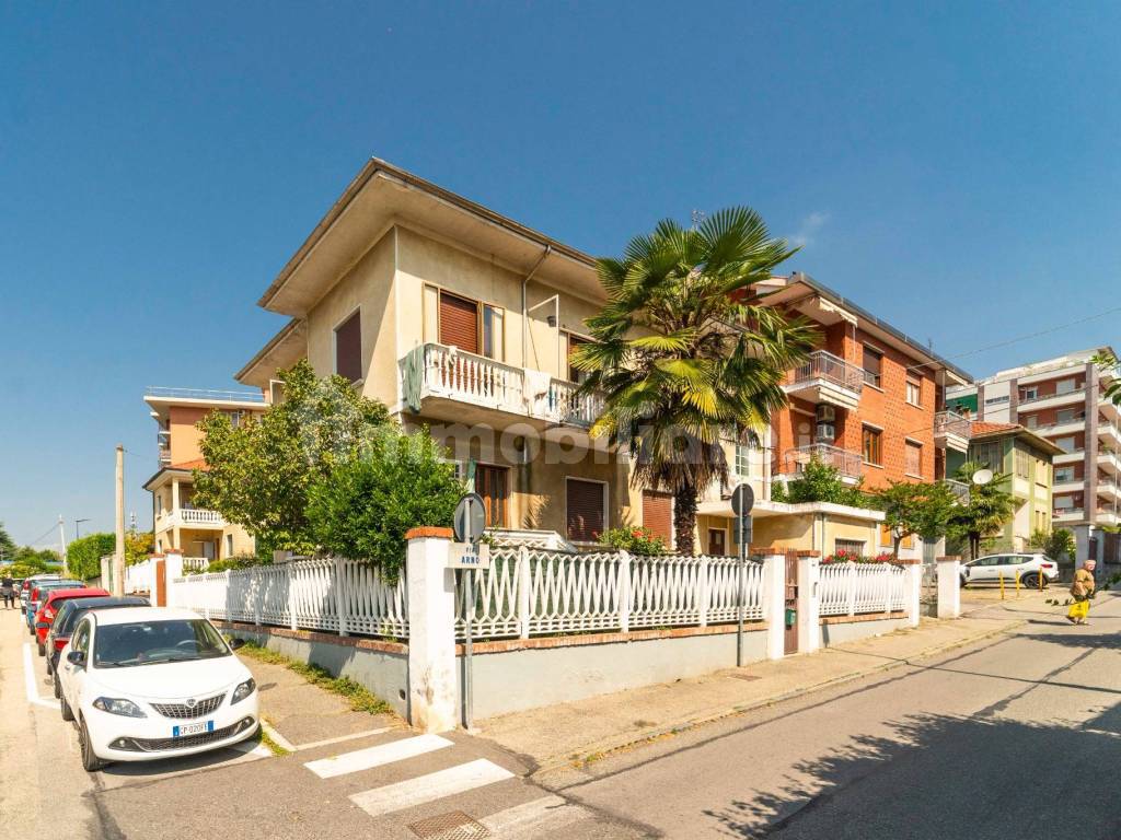 Vendita Appartamento in villa in via Arno 1 Rivoli. Da ristrutturare ...