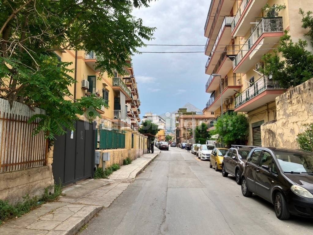 Vendita Appartamento Palermo. Trilocale in via Portello 35B. Buono ...