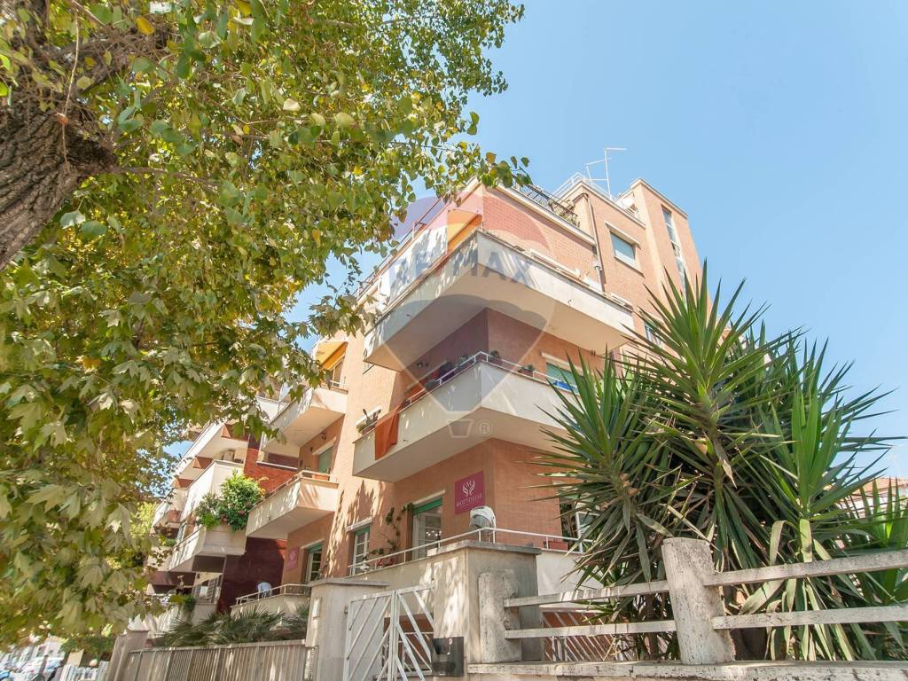 Affitto Appartamento Roma. Trilocale in piazza Giuliano della Rovere 16 ...