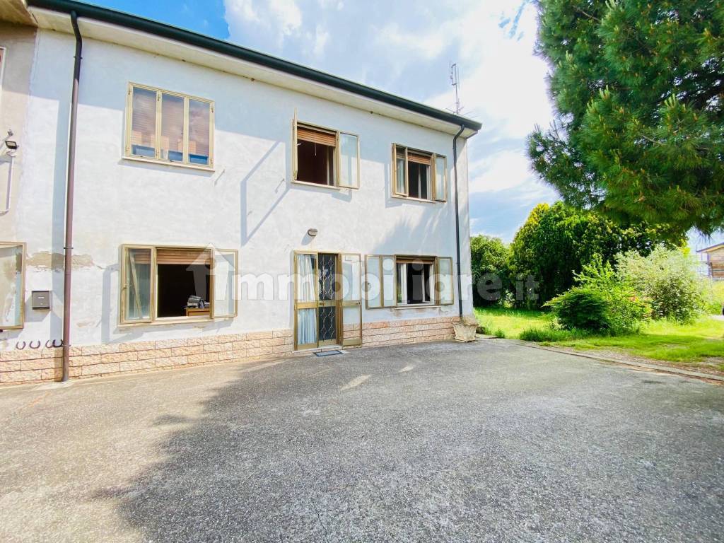 Vendita Terratetto unifamiliare Isola Rizza. Da ristrutturare, posto ...