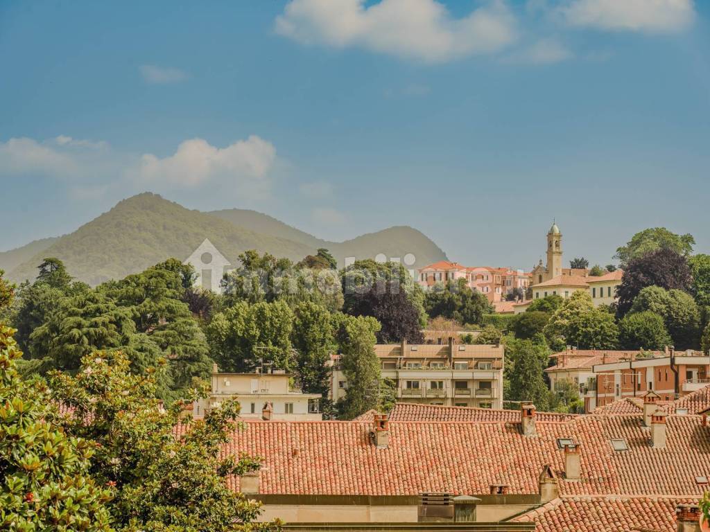 Vendita Appartamento in via del Cairo. Varese. Ottimo stato, primo ...