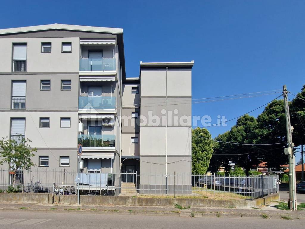 Vendita Appartamento Corbetta. Trilocale in via Francesco Petrarca 19 ...