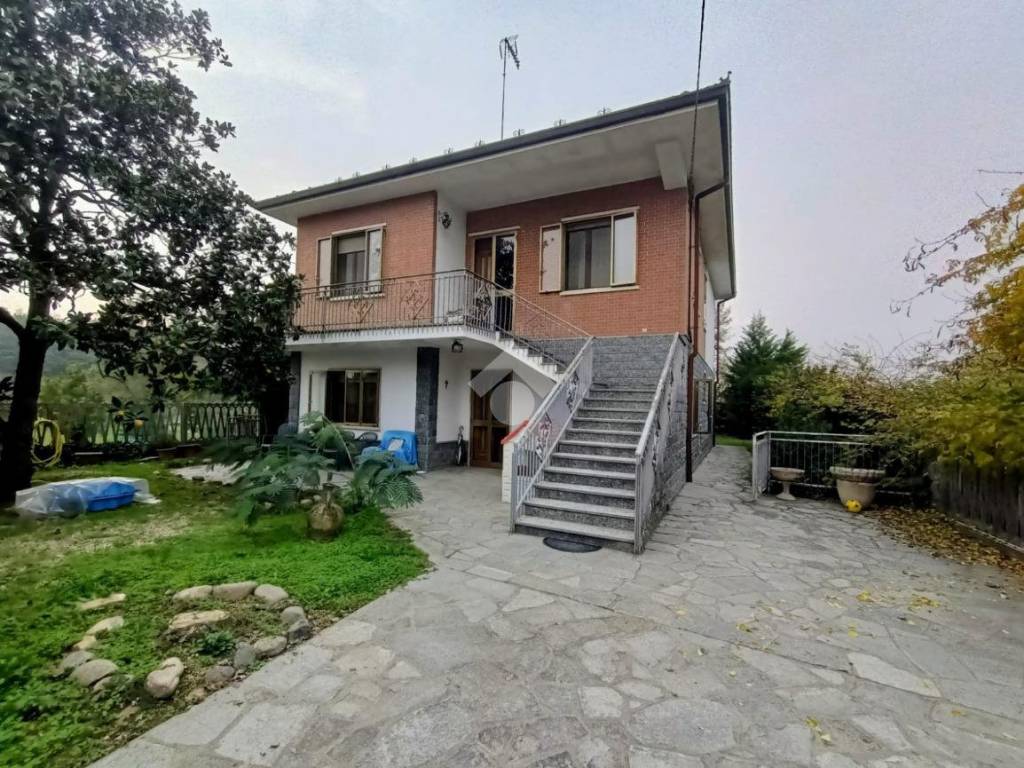 Vendita Villa unifamiliare in via monale 3 Castellero. Buono stato ...