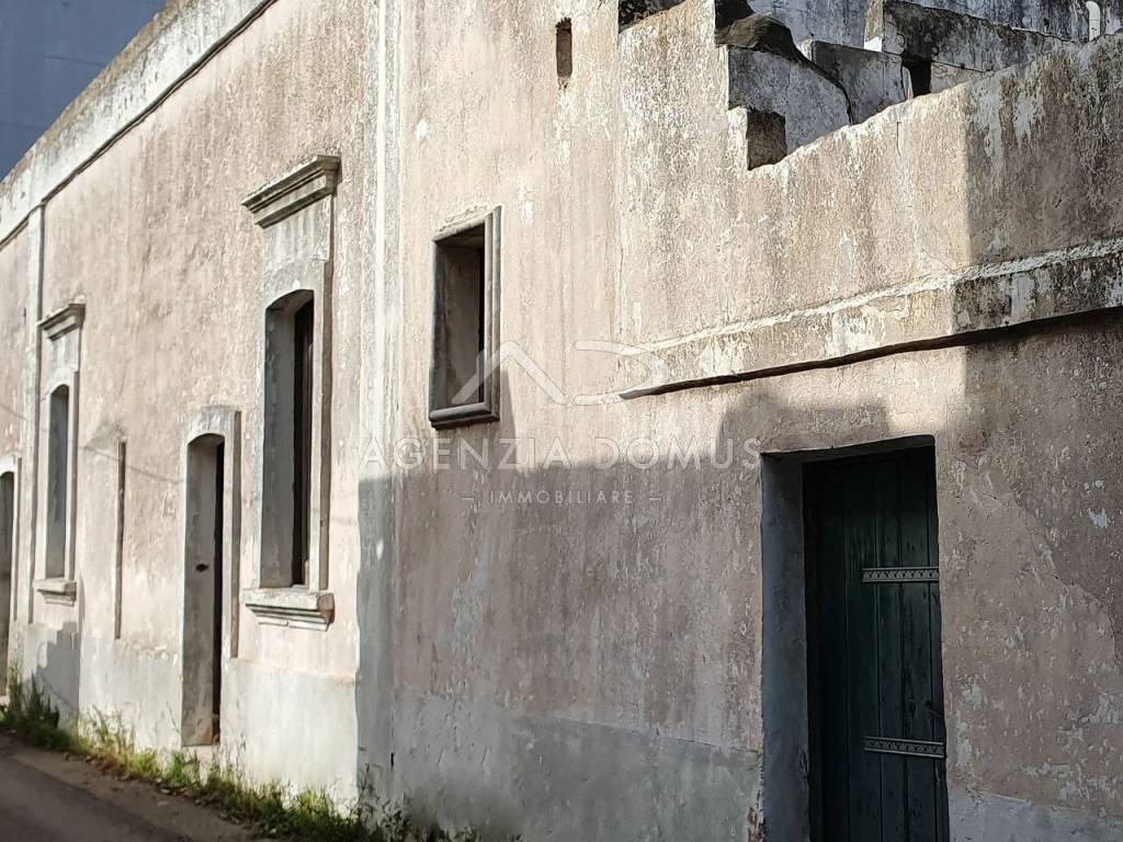 Vendita Terratetto unifamiliare Racale. Da ristrutturare, posto auto ...