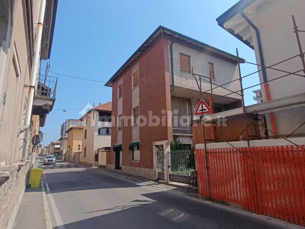 Vendita Terratetto unifamiliare in via Alessandro Manzoni 57 Venegono ...