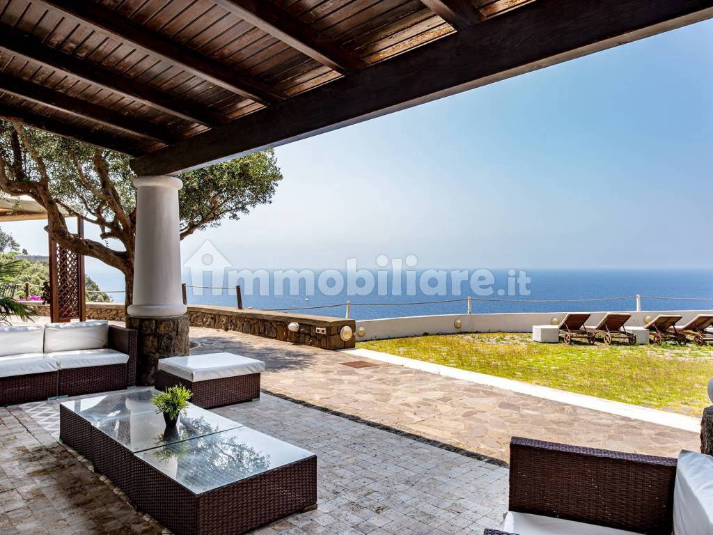 Vendita Villa unifamiliare in via Francesco Calise Forio. Buono stato ...