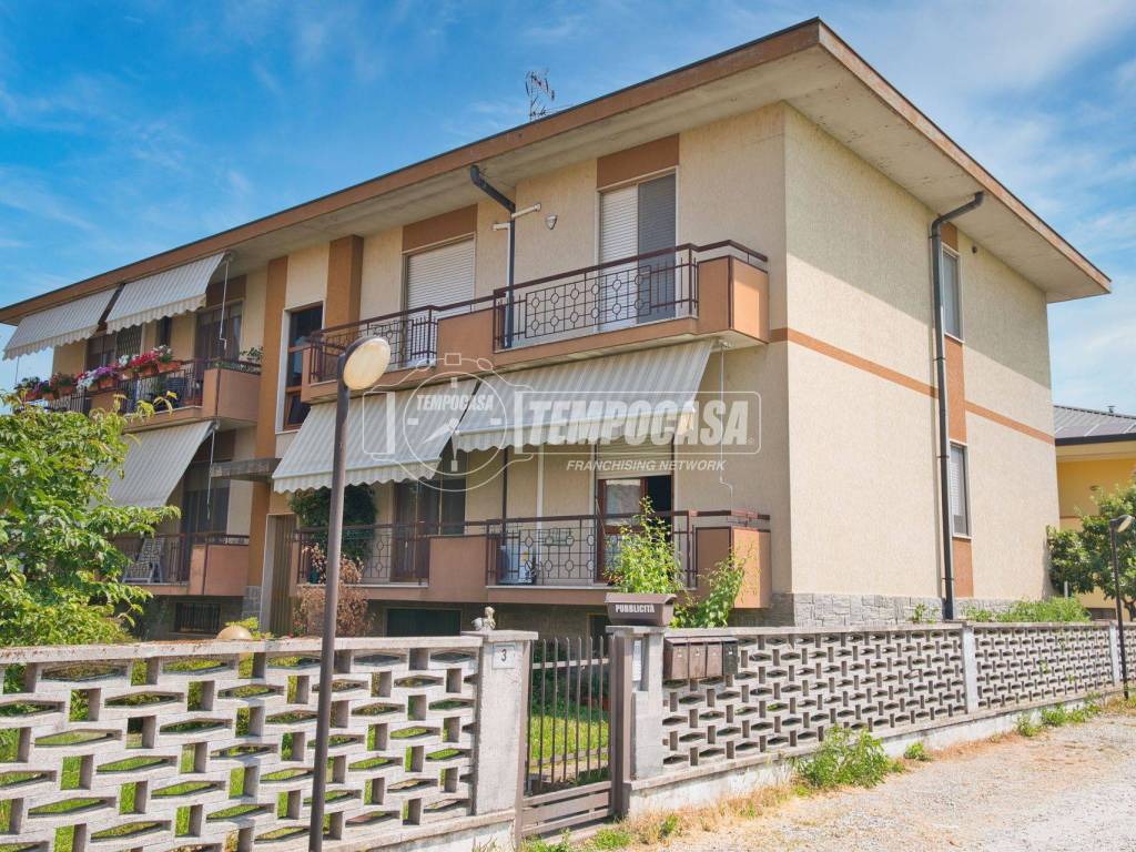 Vendita Appartamento Cameri. Trilocale in Strada Privata Gran Sasso ...