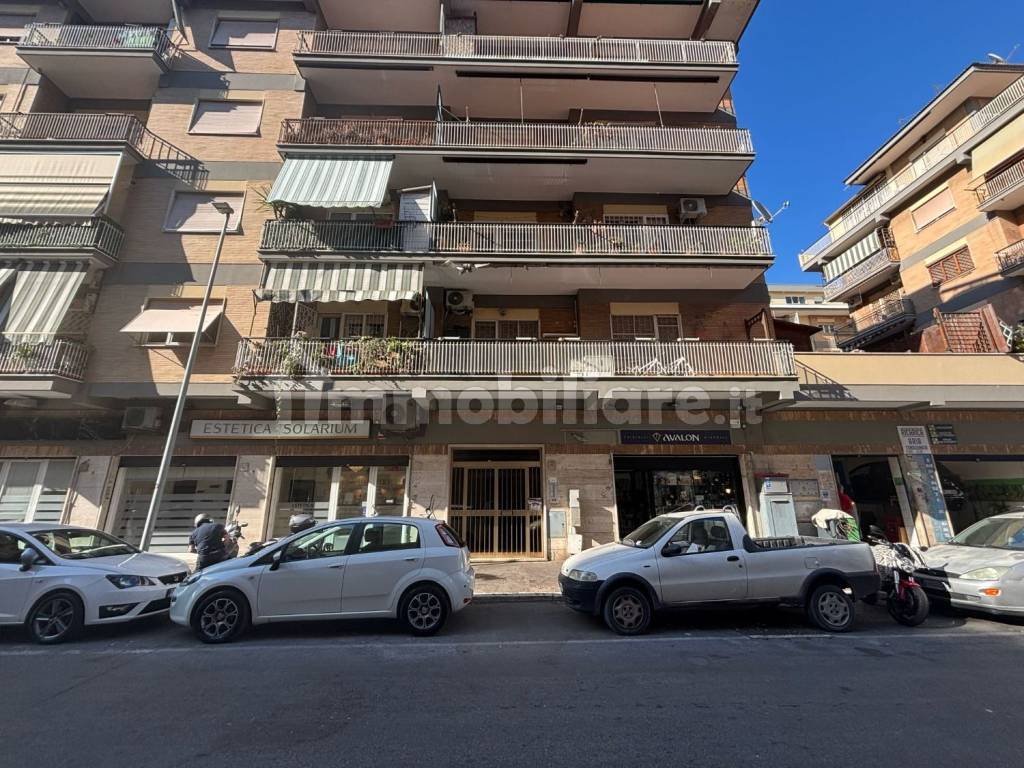 Vendita Appartamento Roma. Trilocale in via Marcello Pucci Boncambi ...