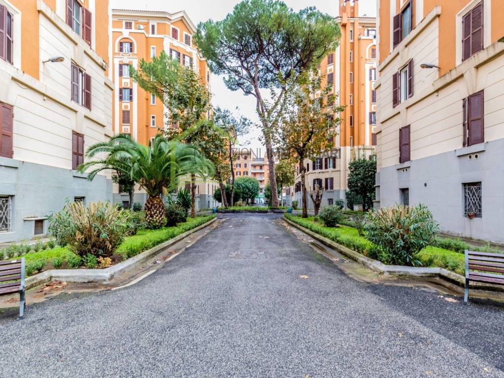 Vendita Appartamento Roma. Trilocale in via Taranto 95. Buono stato ...