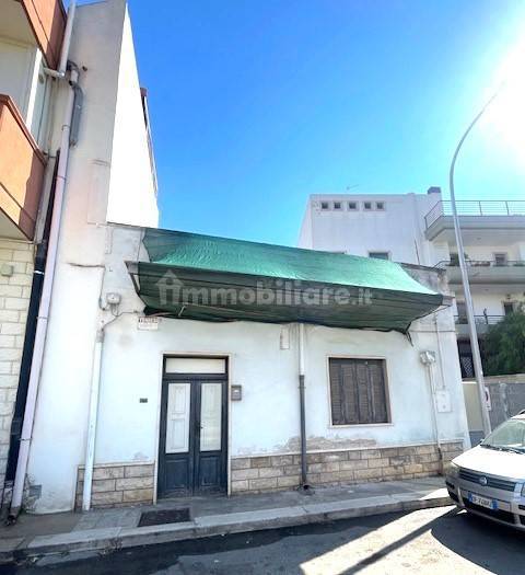 Vendita Villa unifamiliare in via Isonzo Modugno. Da ristrutturare, con ...