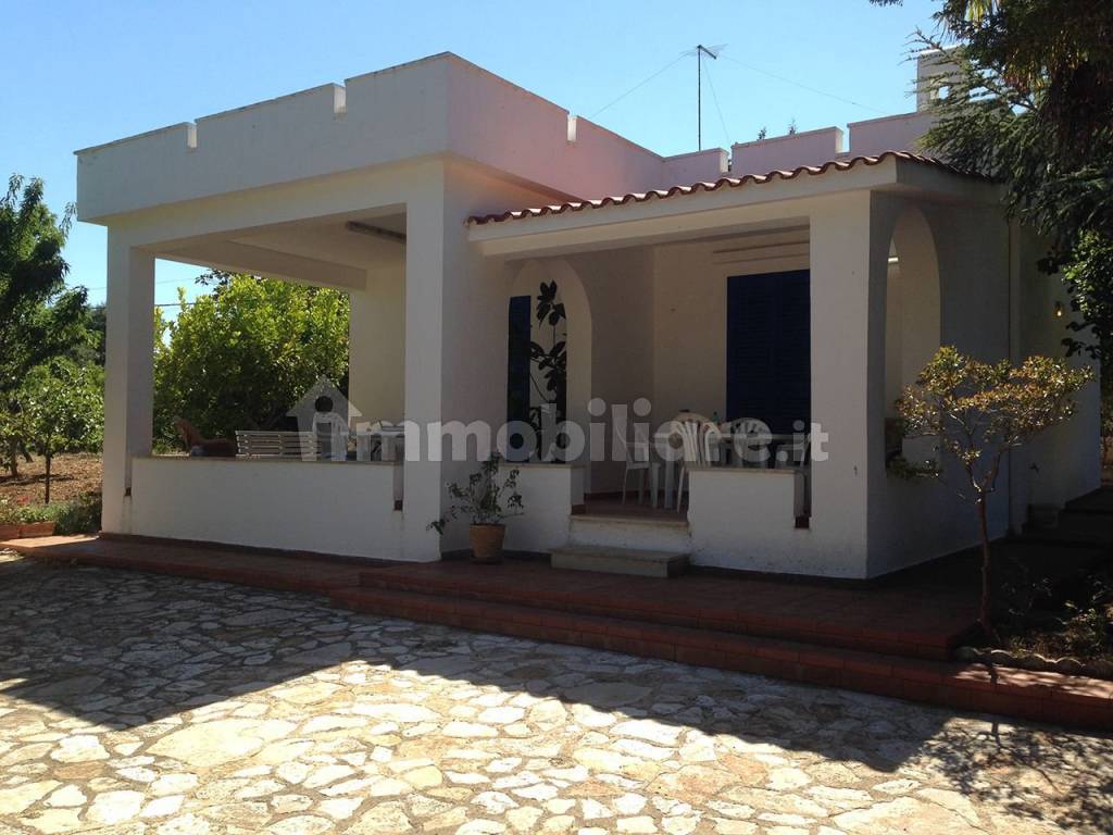 Vendita Villa unifamiliare in Contrada Acquarella Ostuni. Buono stato, riscaldamento autonomo ...