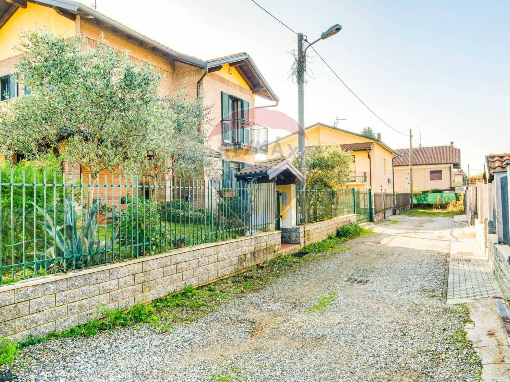 Vendita Villa unifamiliare in via Leonardo Da Vinci 215 Samarate. Buono ...