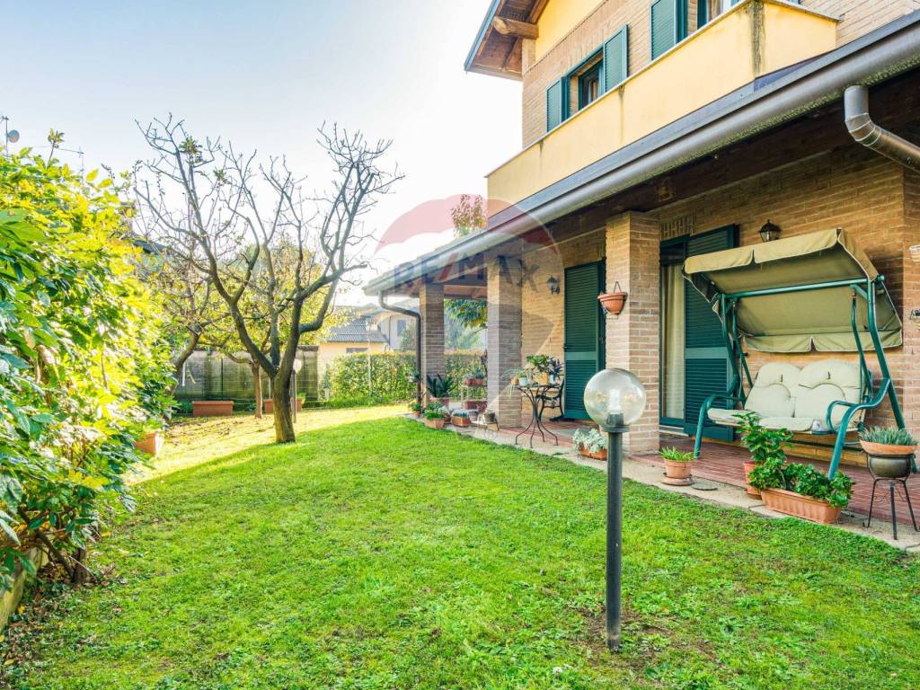 Vendita Villa unifamiliare in via Leonardo Da Vinci 215 Samarate. Buono ...