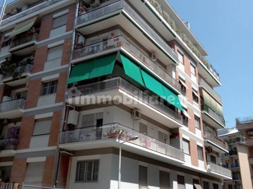 Vendita Appartamento Roma. Trilocale in via Pietro Ferrigni. Buono ...