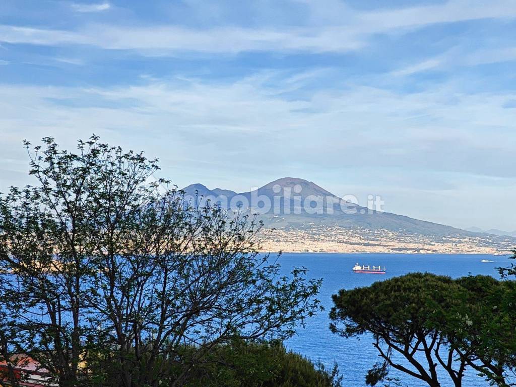 Vendita Appartamento in via Francesco Petrarca 151. Napoli. Buono stato ...