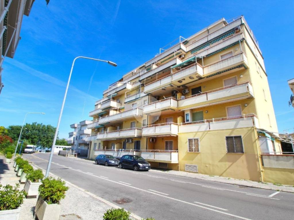 Vendita Appartamento Alba Adriatica. Bilocale in via Cavour 96. Buono ...