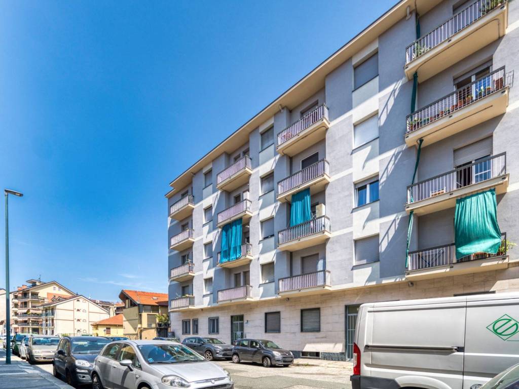 Vendita Appartamento Torino. Trilocale in via Monte Pertica 8. Buono ...