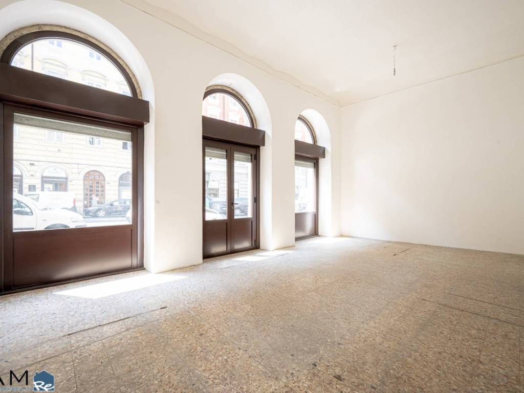 Locale commerciale via Giulia 12, Trieste, Rif. 121911464 - Immobiliare.it