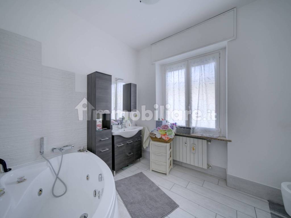 Vendita Appartamento Torino. Trilocale in via Borgaro 84. Ottimo stato ...