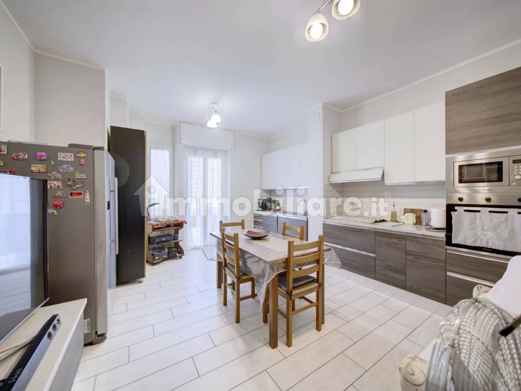 Vendita Appartamento Torino. Trilocale in via Borgaro 84. Ottimo stato ...