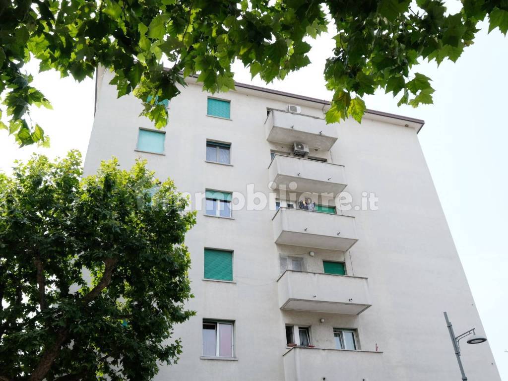 Vendita Appartamento Trieste. Bilocale in via Antonio Baiamonti 1. Buono stato, primo piano, con ...