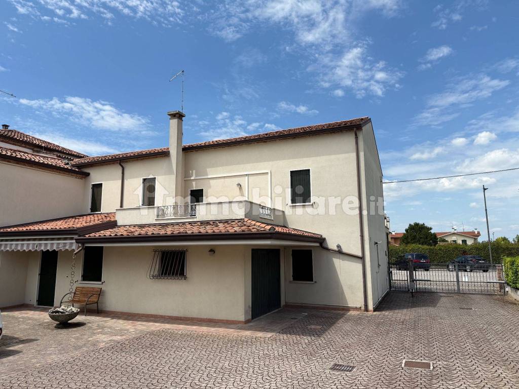 Affitto Terratetto unifamiliare in via 23 Giugno 71 Fossalta di Piave. Buono stato, posto auto ...
