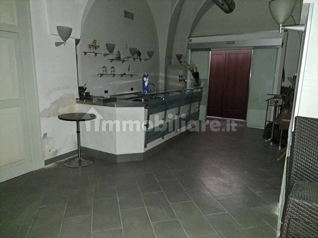 Locale commerciale via Torre Santa Susanna , 75/79, Oria, Rif ...
