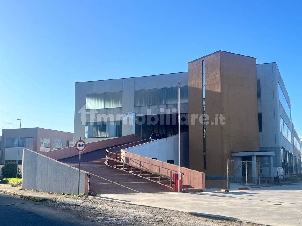 Capannone, Rozzano, Rif. 122000864 - Immobiliare.it