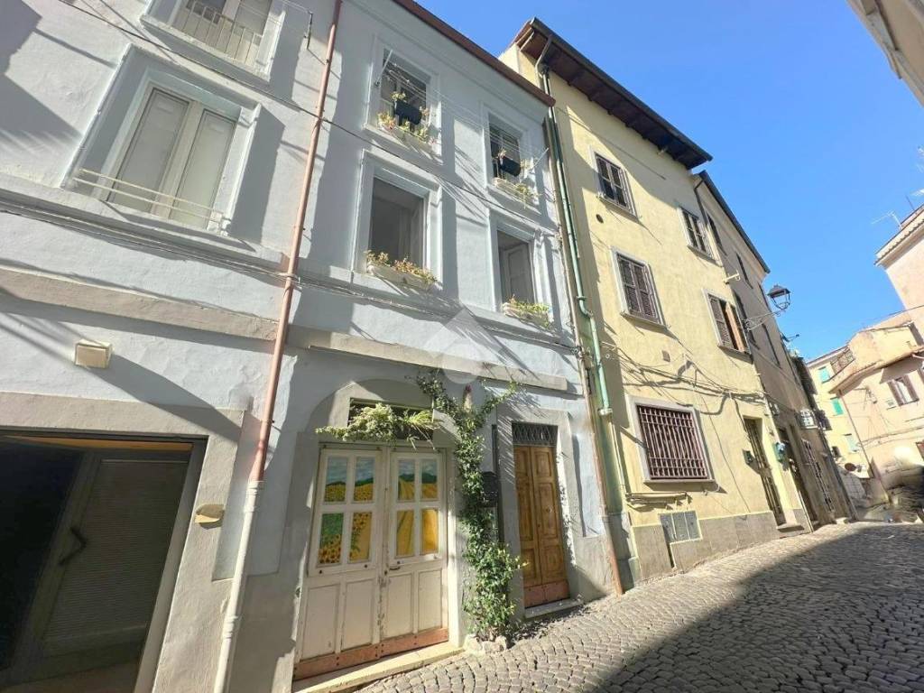 Vendita Appartamento Velletri. Quadrilocale in via della Trinità ...