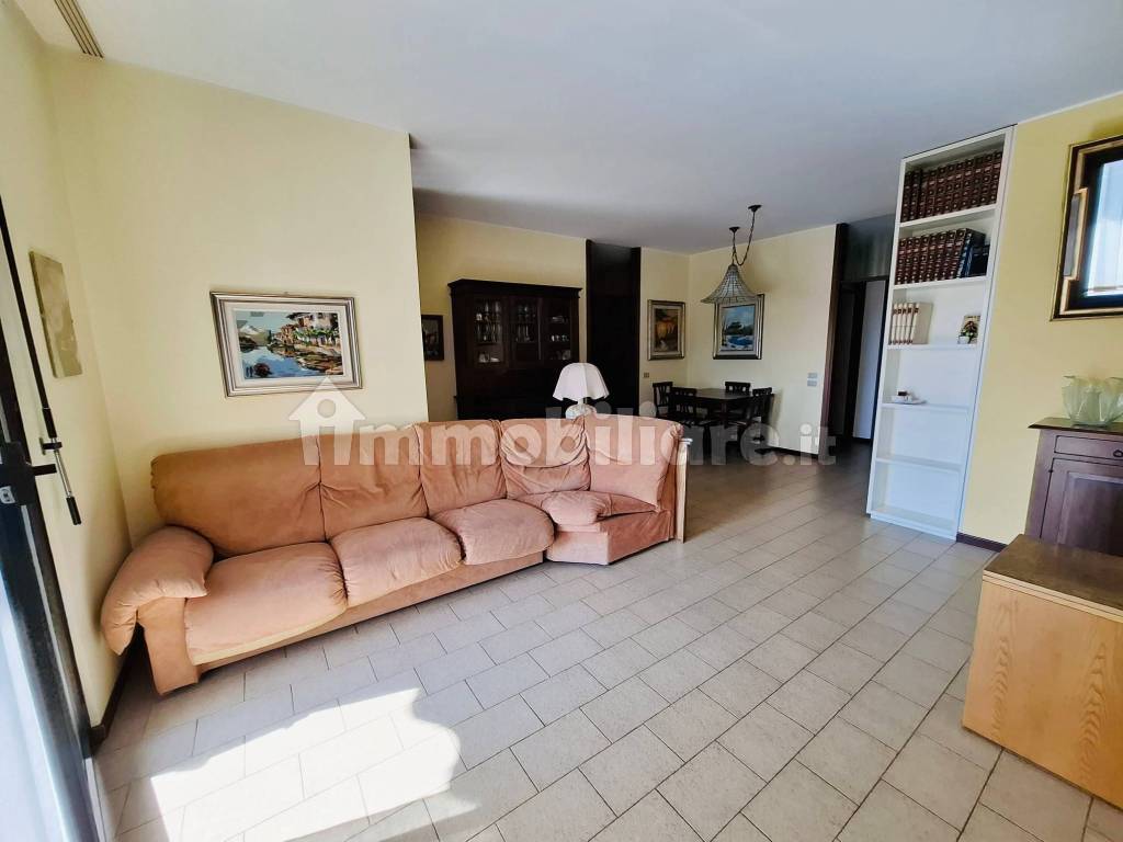 Vendita Appartamento Biassono. Trilocale in via Thomas Alva Edison 13 ...