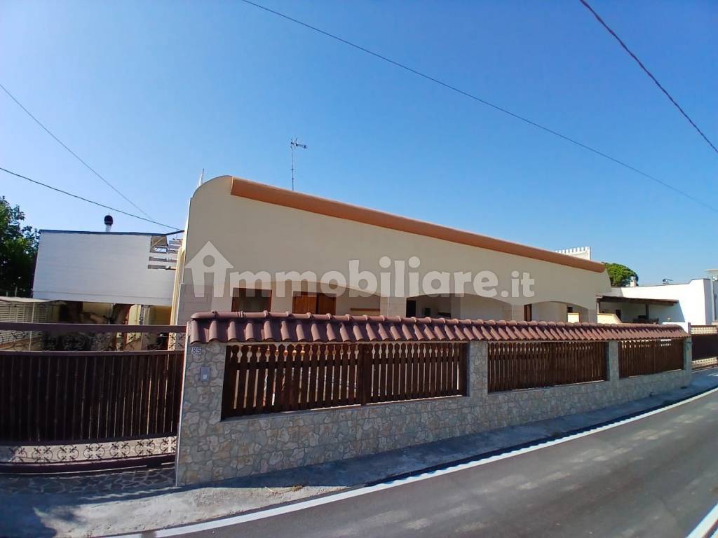 Vendita Villa unifamiliare in via Leonardo da Vinci Racale. Buono stato ...