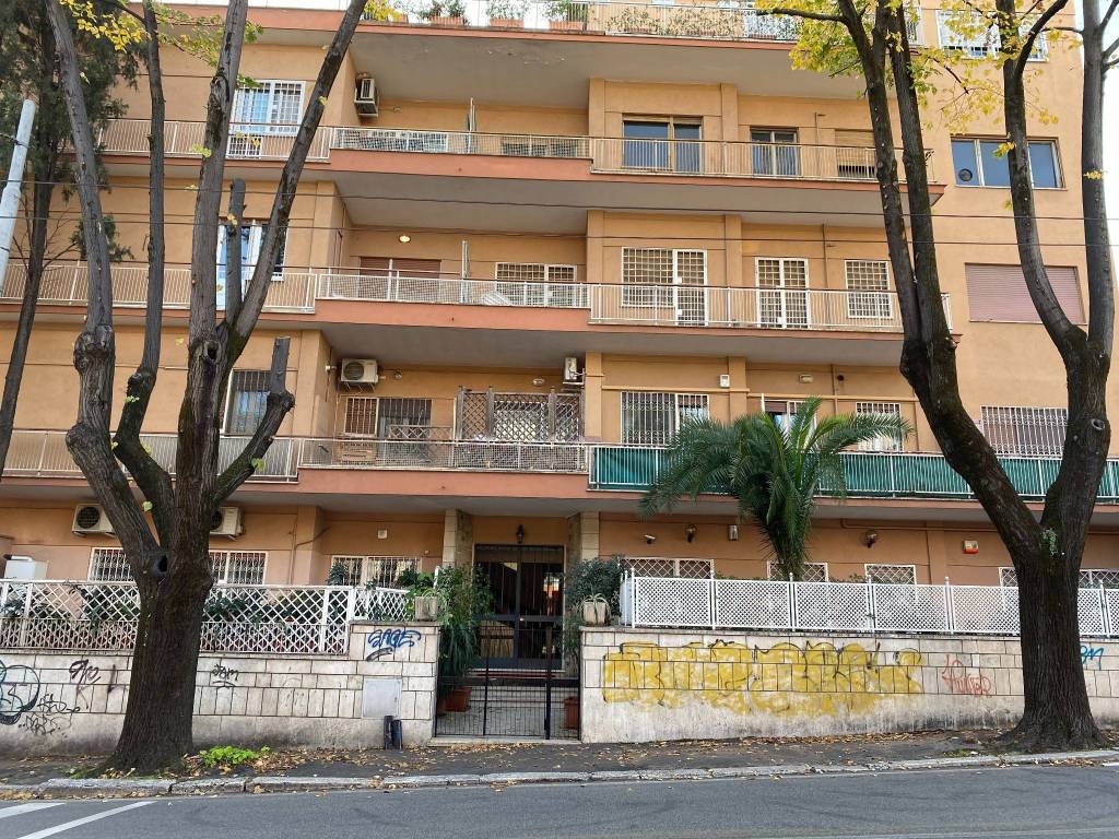Vendita Appartamento Roma. Quadrilocale in viale Carnaro. Da ...