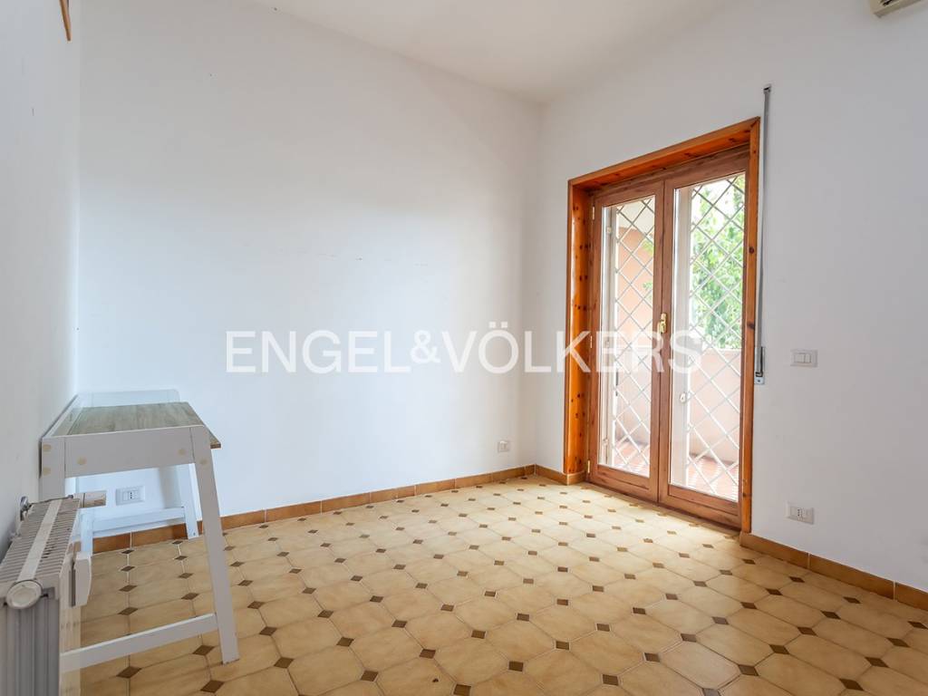 Vendita Appartamento Roma. Trilocale in via Marino Ghetaldi. Buono ...