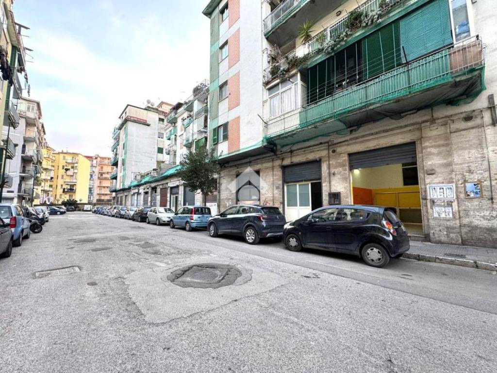 Locale commerciale viale Altair 25, Napoli, Rif. 122089234 - Immobiliare.it