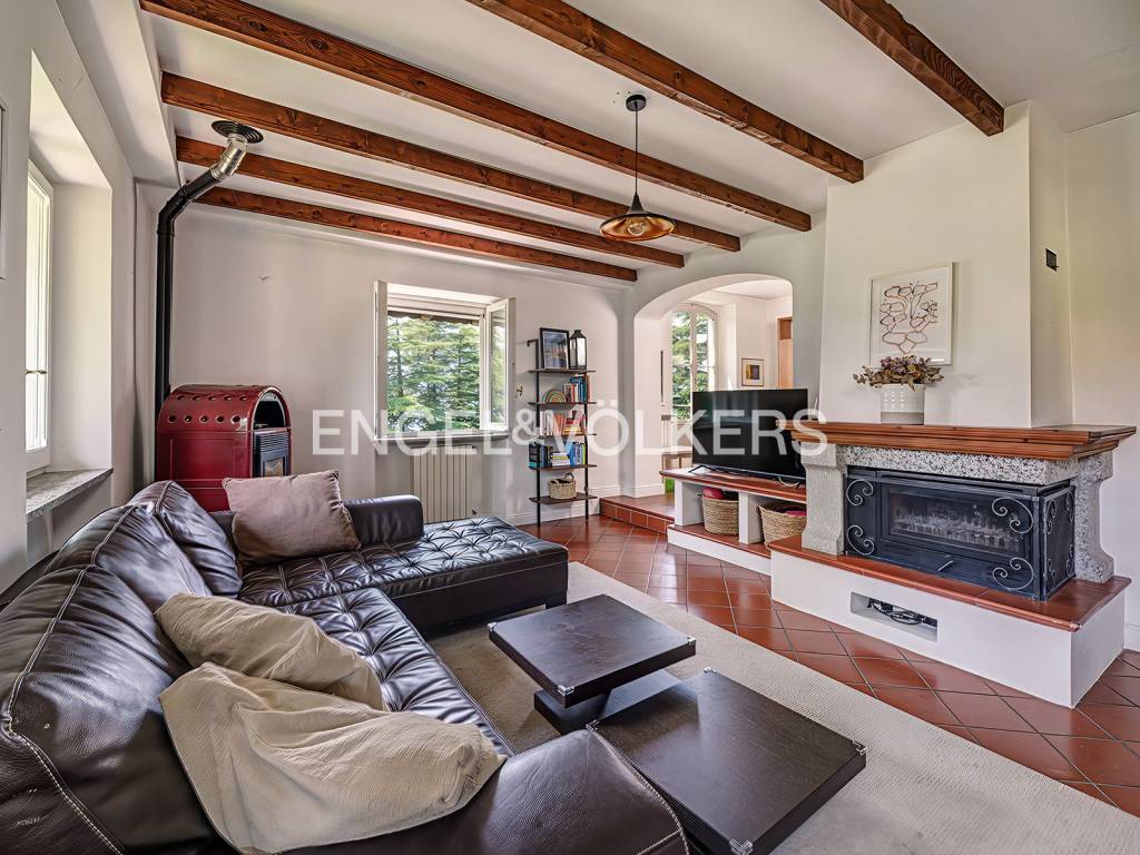 Vendita Villa unifamiliare Lierna. Buono stato, posto auto, con ...