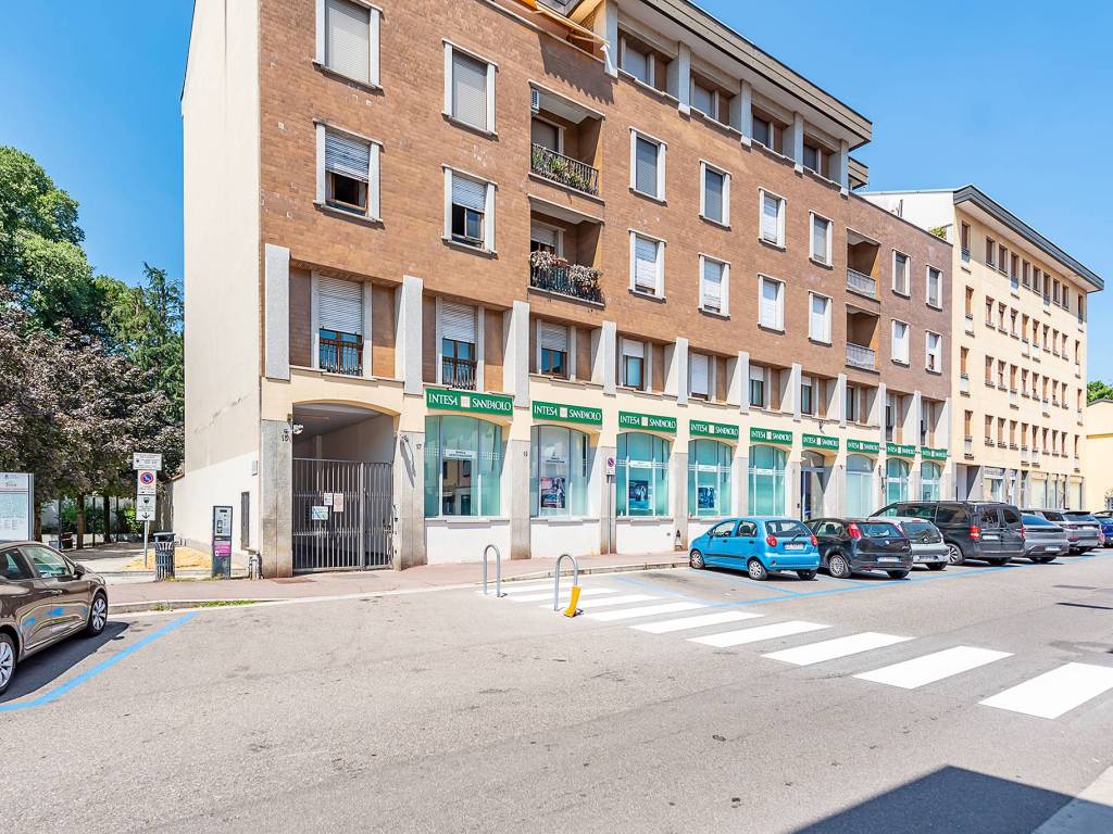 Vendita Appartamento Lainate. Trilocale in via Re Umberto Iᵒ 17. Buono ...