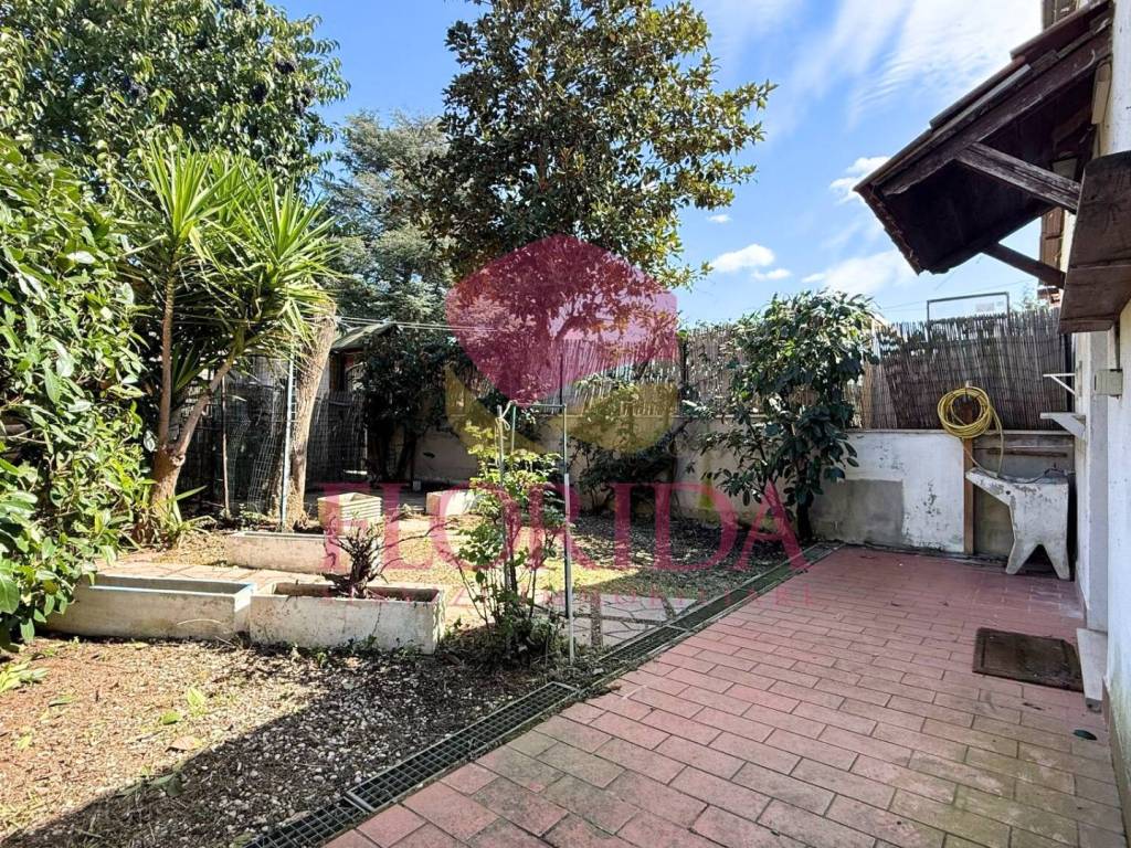 Vendita Villa plurifamiliare in via Pontina Vecchia Ardea. Buono stato ...